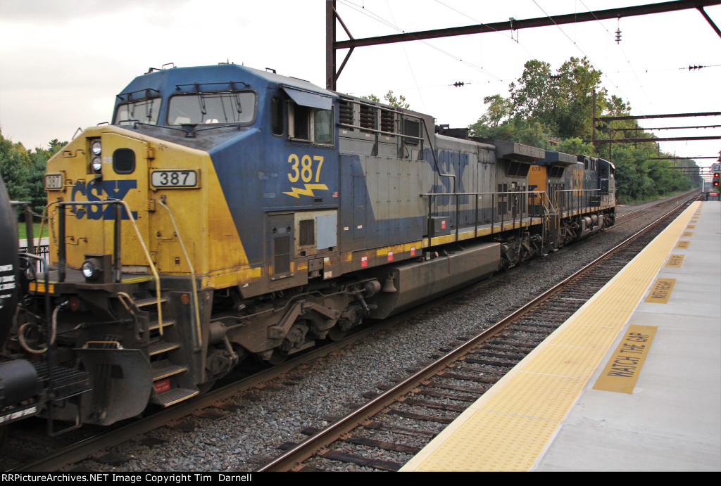 CSX 387 on Q301